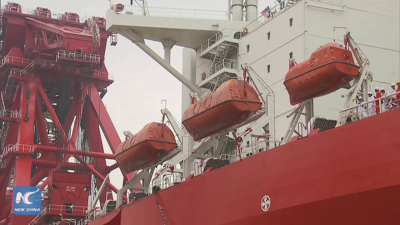 World's largest floating single crane ship delivered in Shanghai - YouTube