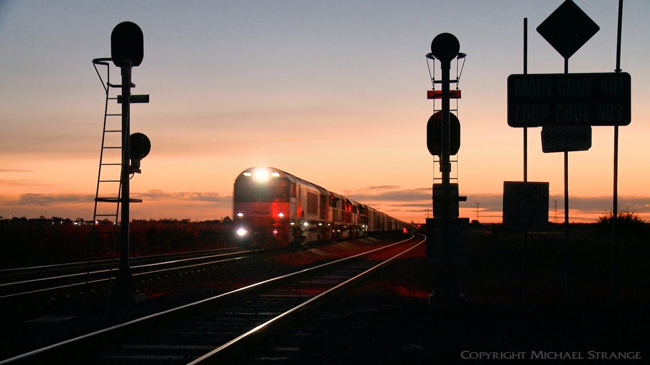 SCT 6PM9 1.8km Long Freight Train At Sunset (30/8/2021) - PoathTV ...