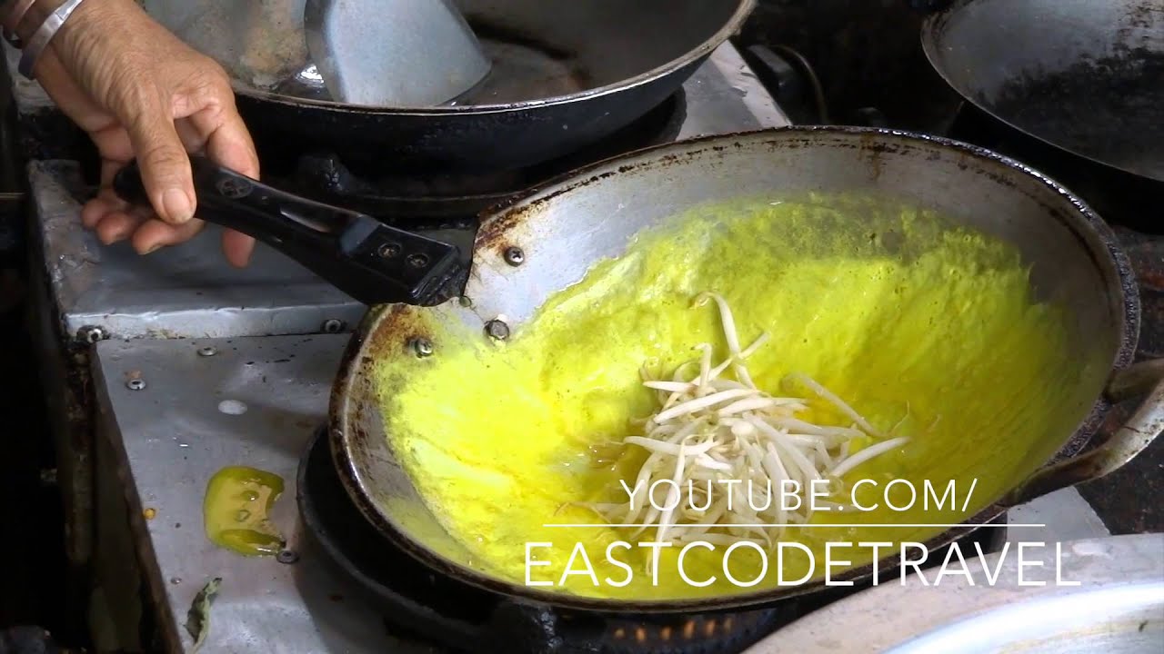 Wok Crepe Thai street food - YouTube