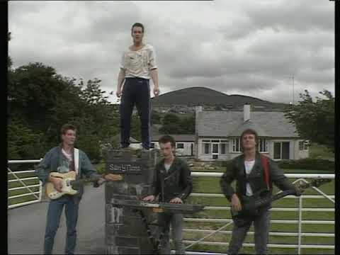 'Enw ar y Drws'   Maffia Mr Huws