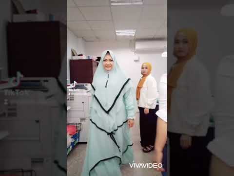 happy ala emak2 bahenol😂😂