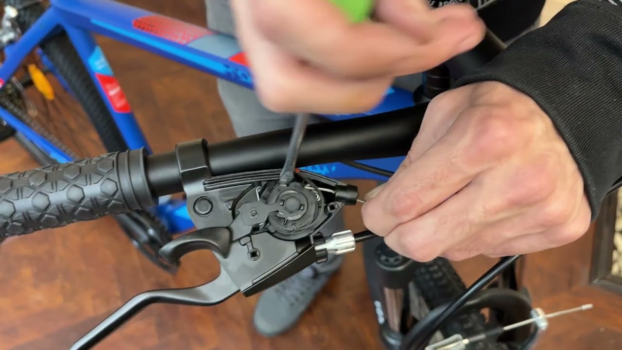 Tutorial - Cum inlocuim cablul schimbatorului de pinioane! - YouTube