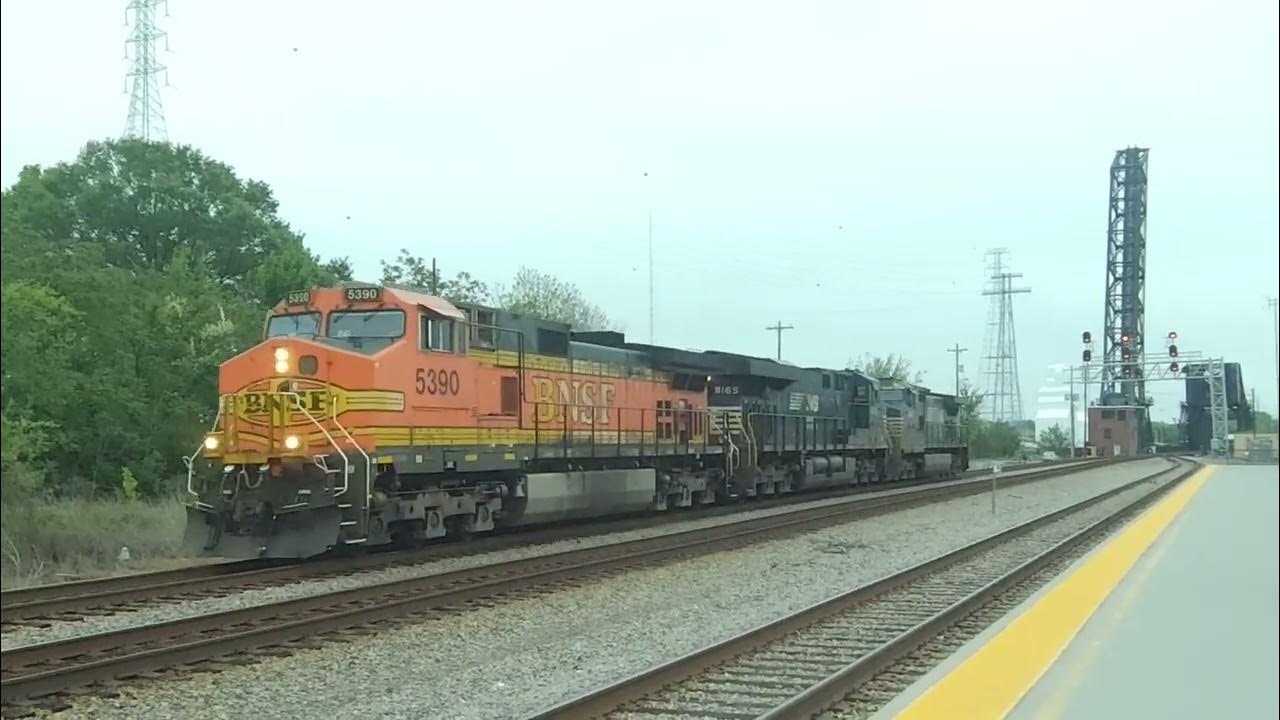 Eastbound NS Light Power Move with BNSF Leading heads into Lamberts Point - YouTube