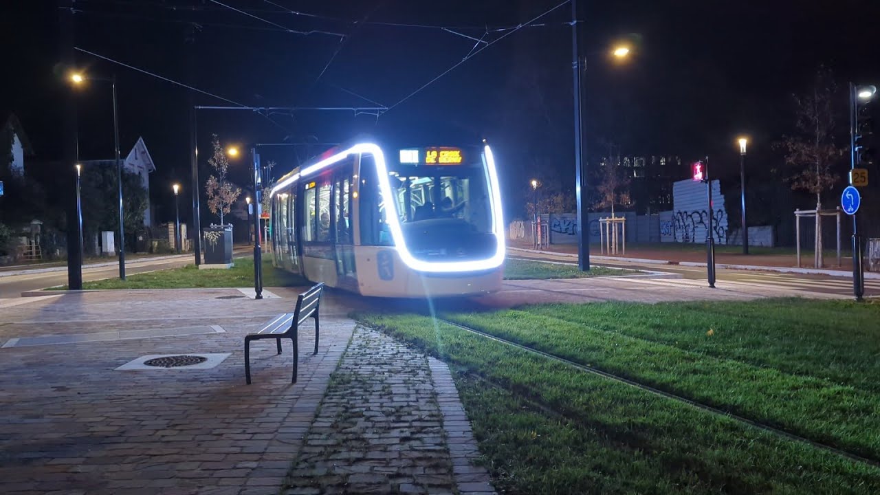 Tramway T10 Île de France (Night) - YouTube