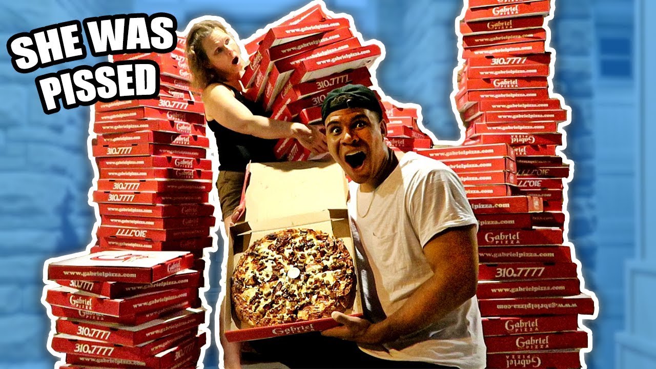 ORDERING 200 GIANT PIZZAS TO MY MOMS HOUSE PRANK (SHE FREAKS OUT) - YouTube