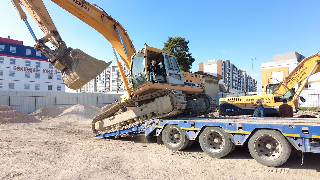 Loading & Transporting Hyundai Excavator - Fasoulas Heavy Transports ...