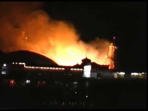 Brighton Pier ghost train fire 4th Feb 2003 - YouTube