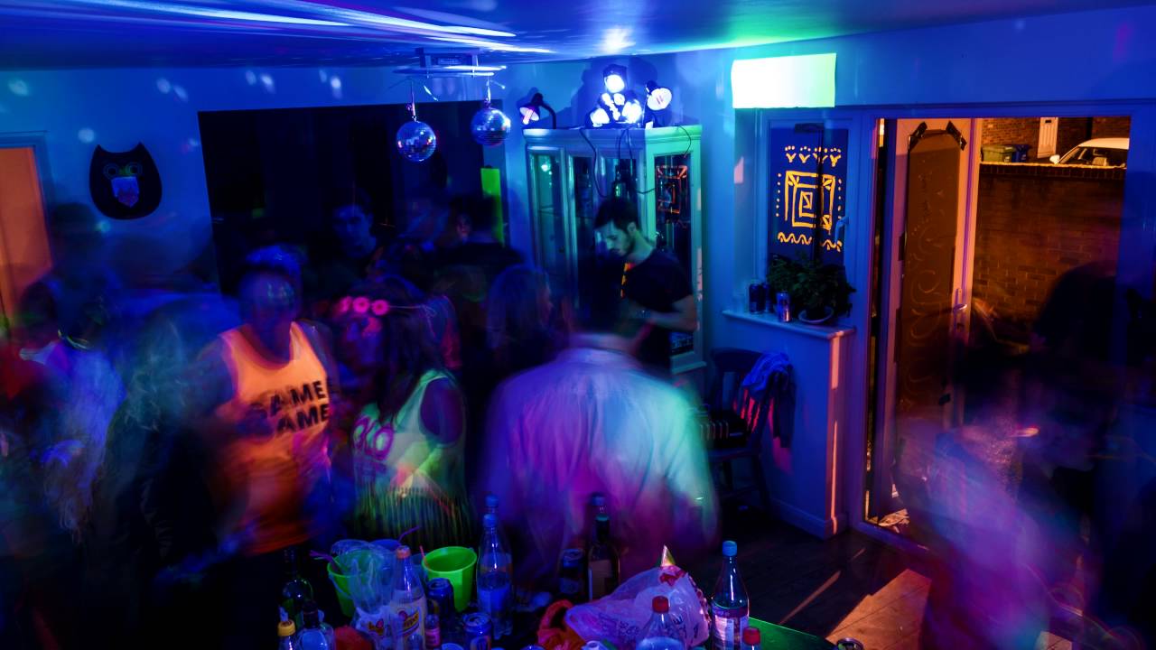 [4K] London House Party 4k 60fps Timelapse Test - YouTube
