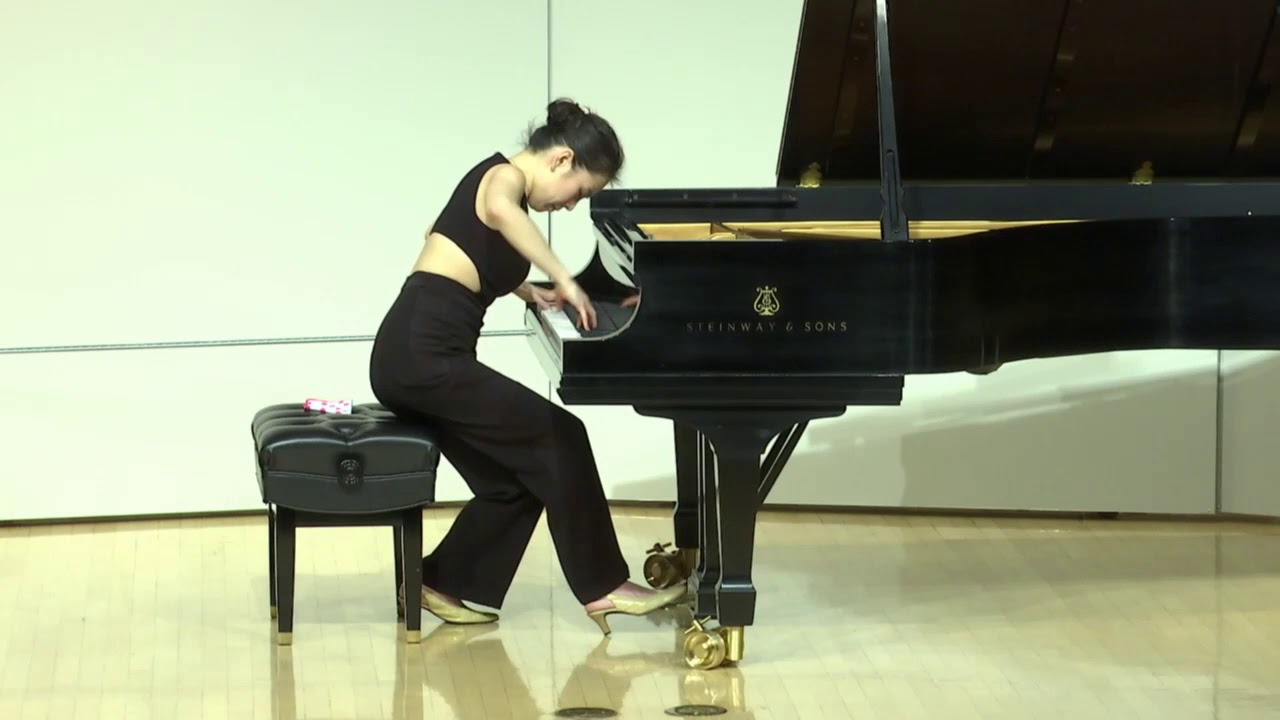 Yoonie Han Performs "Epílogo: Serenata del Espectro" from Goyescas ...