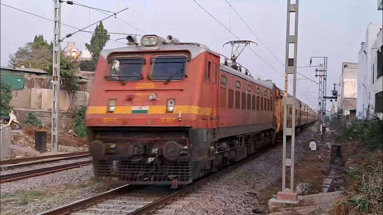 Train Real Track Sound 17653 Kacheguda - Puducherry Express - YouTube