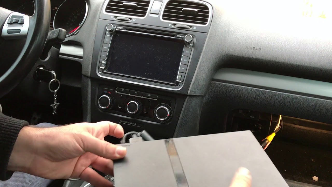 Volkswagen Golf 'e PlayStation Taktıp Oyun Oynadık. - YouTube