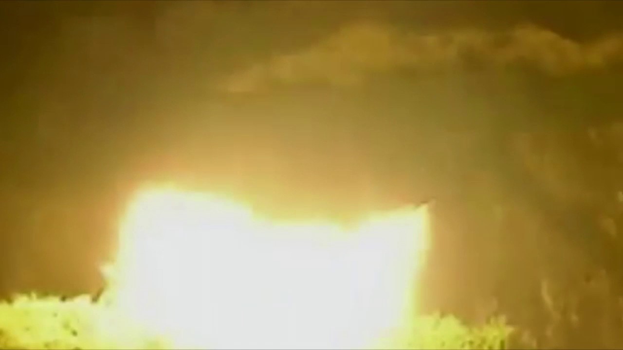 A Guy Gets Stabbed, Dies, And Then Fucking Explodes - YouTube