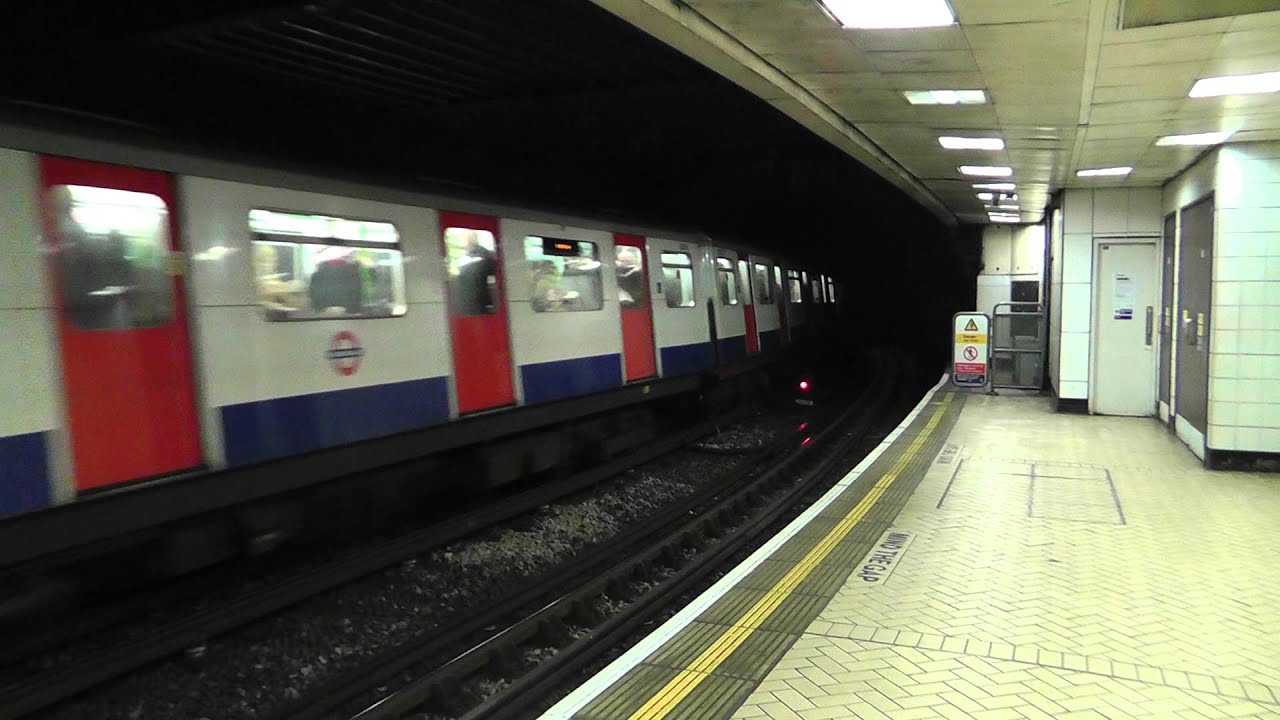 District Line D78 Stock 7058 Departing Victoria - YouTube