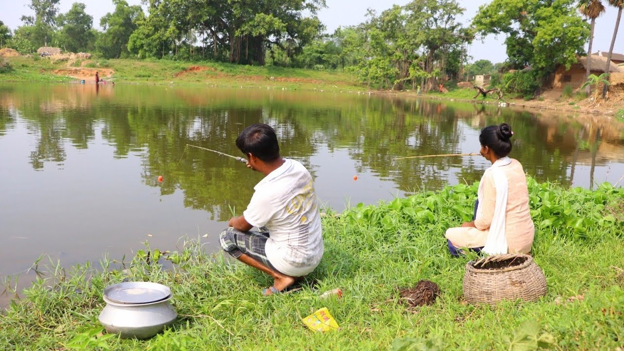 Fishing Video || Village boys and girls can catch a lot of fish in a ...