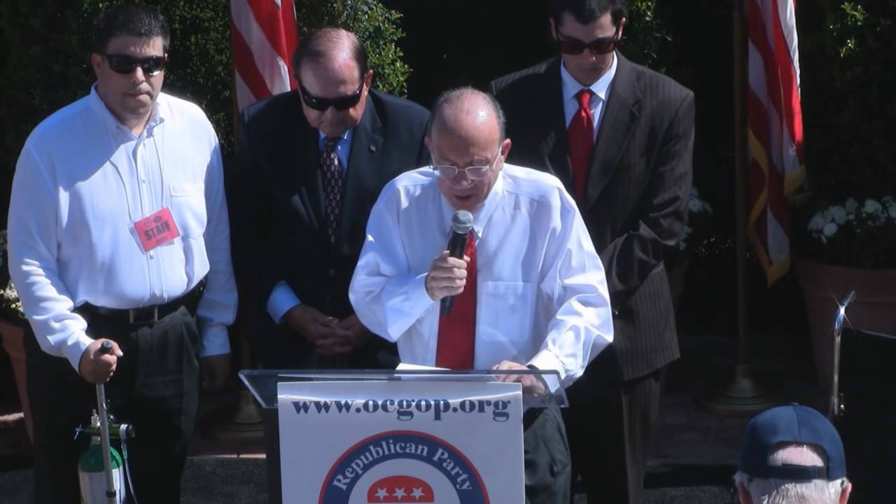 Tom Fuentes prays before Rick Perry Event - YouTube
