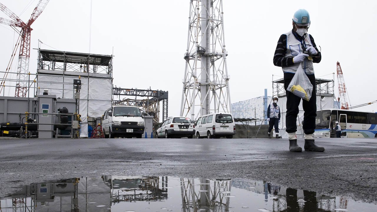 New plan to clean up Fukushima nuclear radioactive fuel - YouTube
