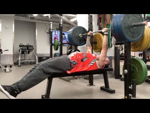 315 lbs/143kg x4 Close Grip Larsen Press (PR) THE BEST BENCH ACCESSORY ...