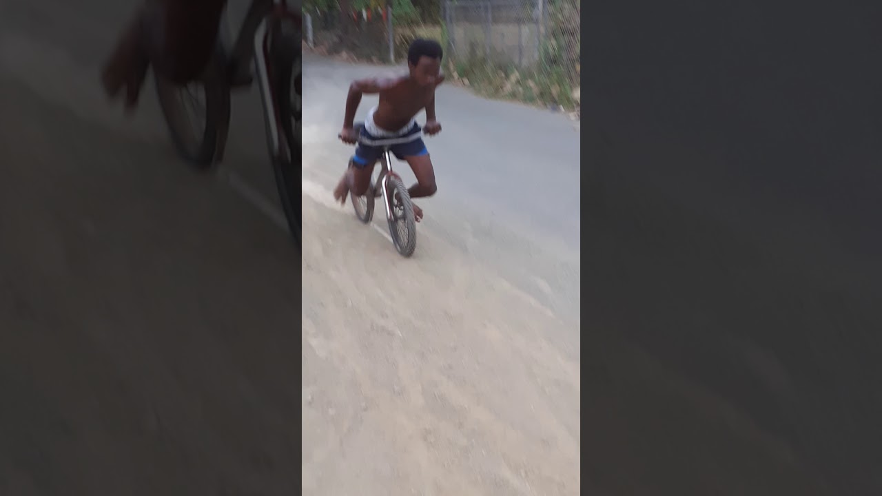 Drop low bmx from jb bike garage burning out - YouTube