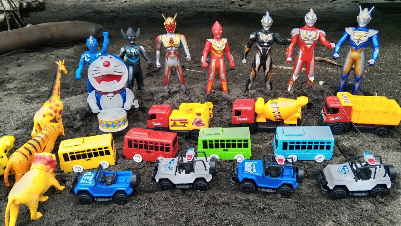 Dolanan Mainan di Pasir,Truk Dump,Mobil Polisi,Tayo, Ultraman, Doraemon ...