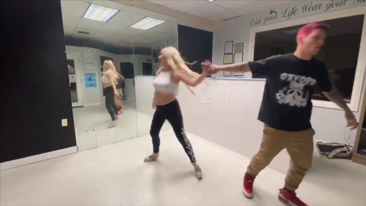 PRETTY TOXIC REVOLVER MGK - YouTube