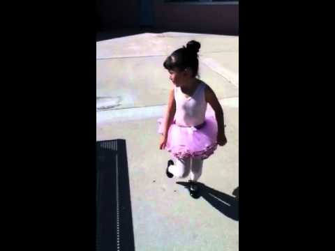 Little girl tap dancing - YouTube