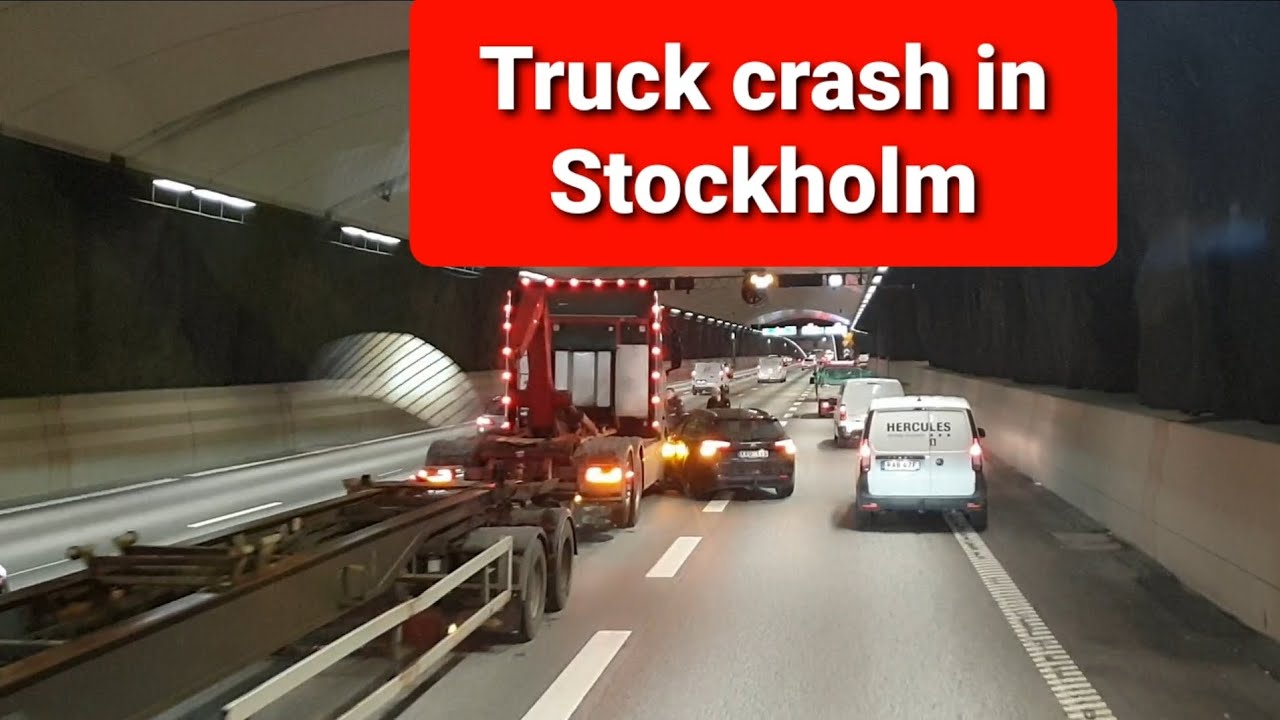 Lastbil olycka i Södratunnel Stockholm | Truck crash in Stockholm ...