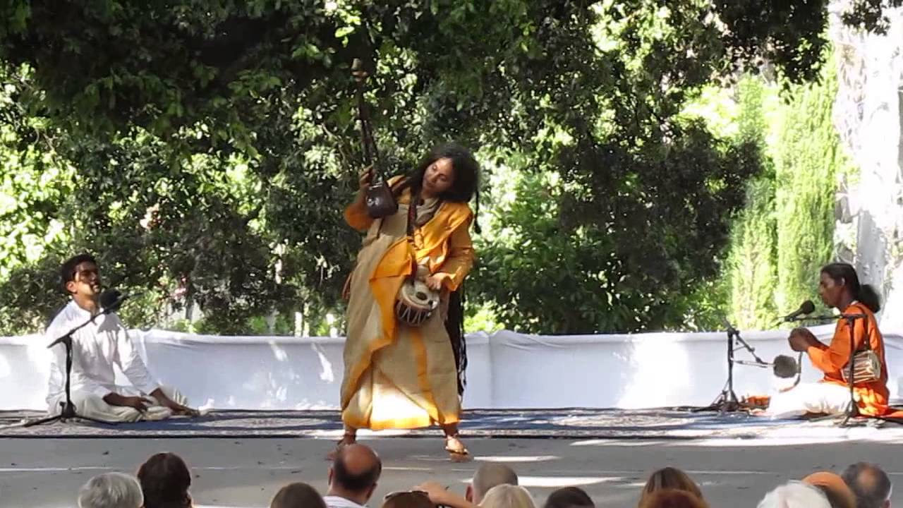 Indian Baul Singer-Parvathy baul new song - YouTube