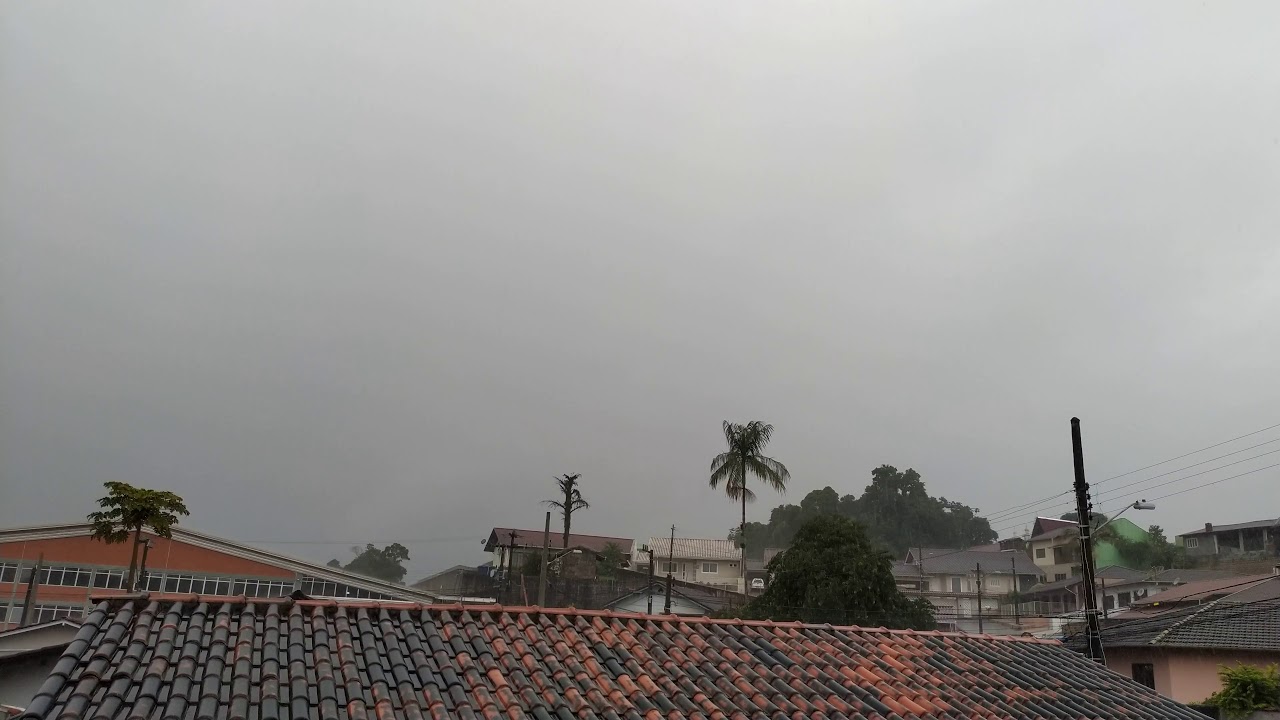 Chuva forte com intensa trovoada - YouTube