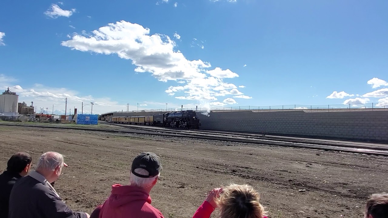 BIGBOY 4014 part 2 whistle , bell, moving - YouTube