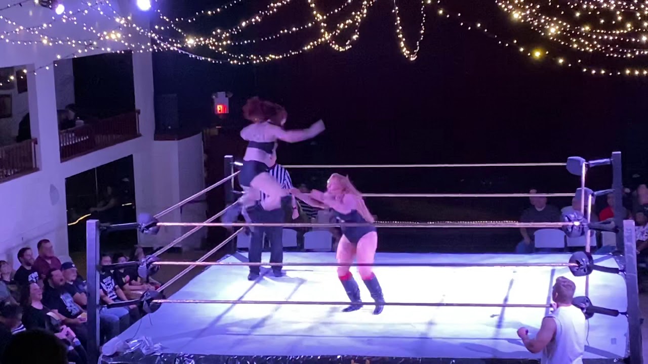 Skylar Slice vs Evelyn Carter - YouTube