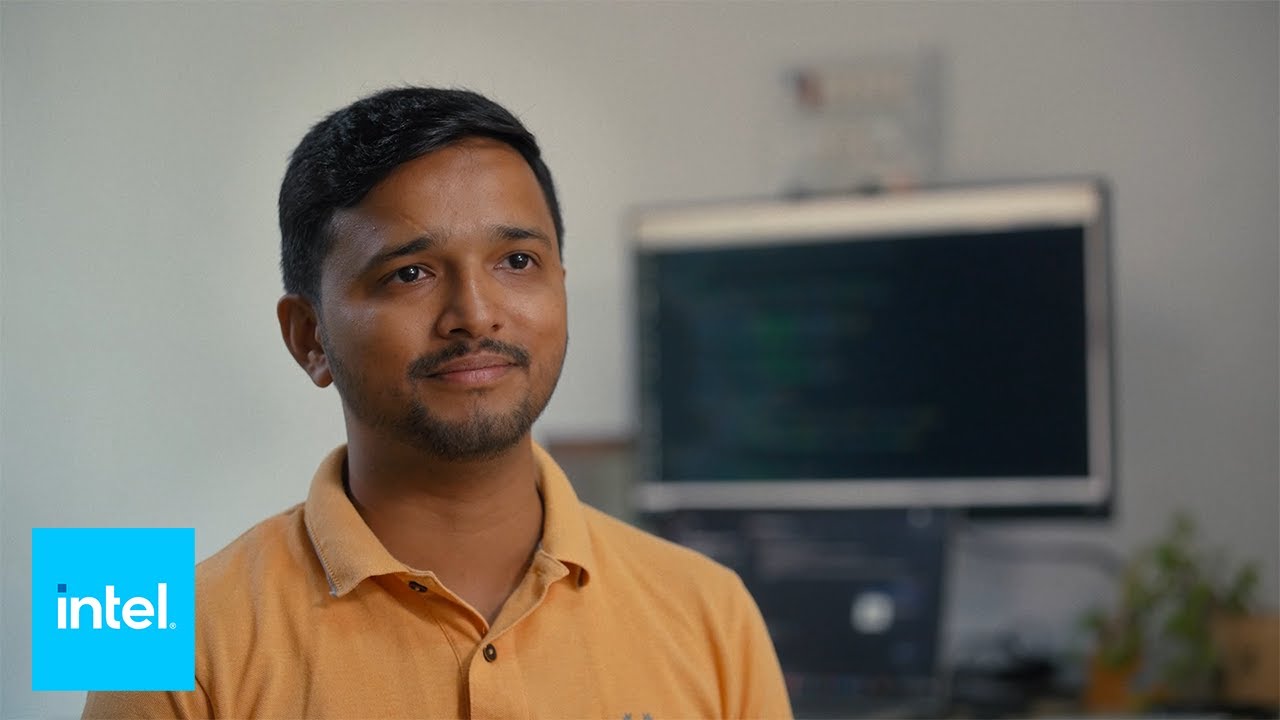 Intel employee volunteers teach valuable tech skills | Intel - YouTube