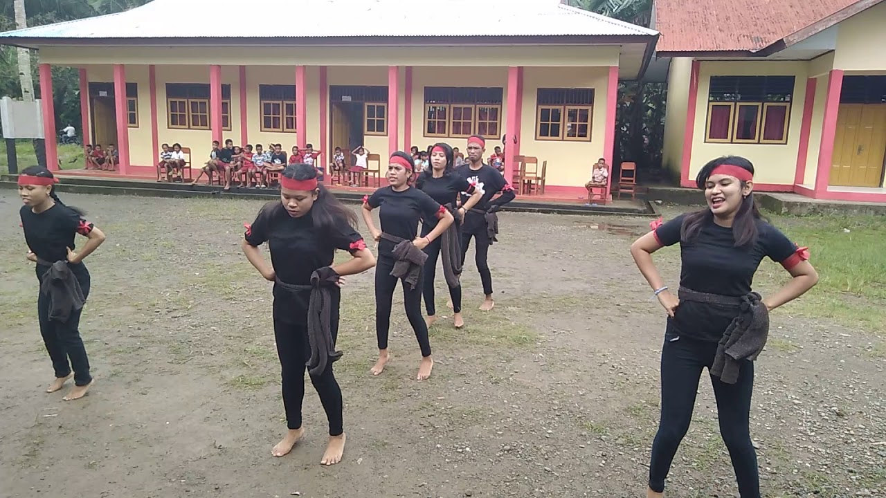 Tarian orlapei dari Maluku oleh Mahasiswa PGSD UNPATTI AMBON - YouTube