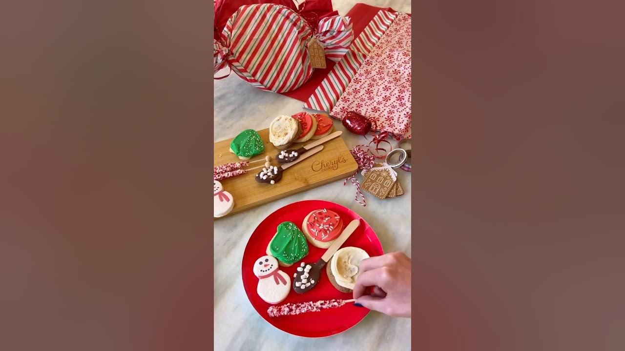 Spreading Christmas cheer with a holiday hack 🍪🍬 - YouTube