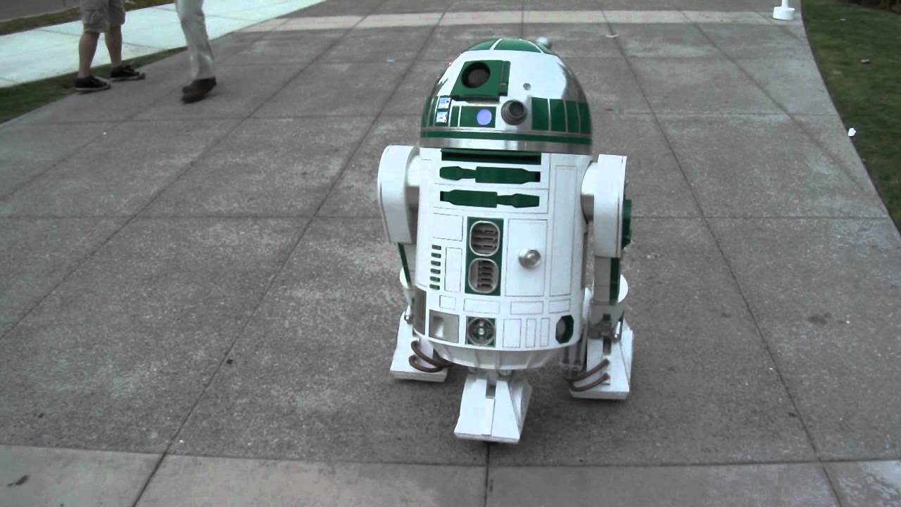 Homebuilt star wars R4 astro droid at SDCC 2012 - YouTube