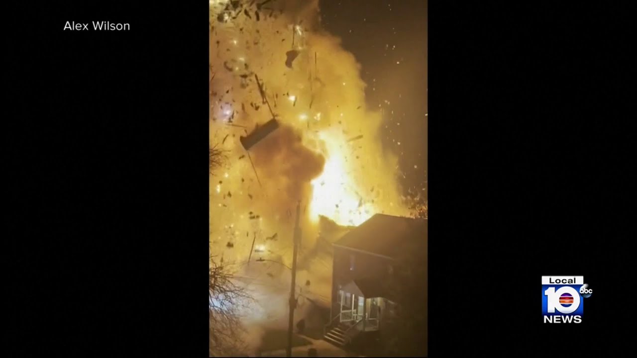 Video shows home explosion in Virginia - YouTube