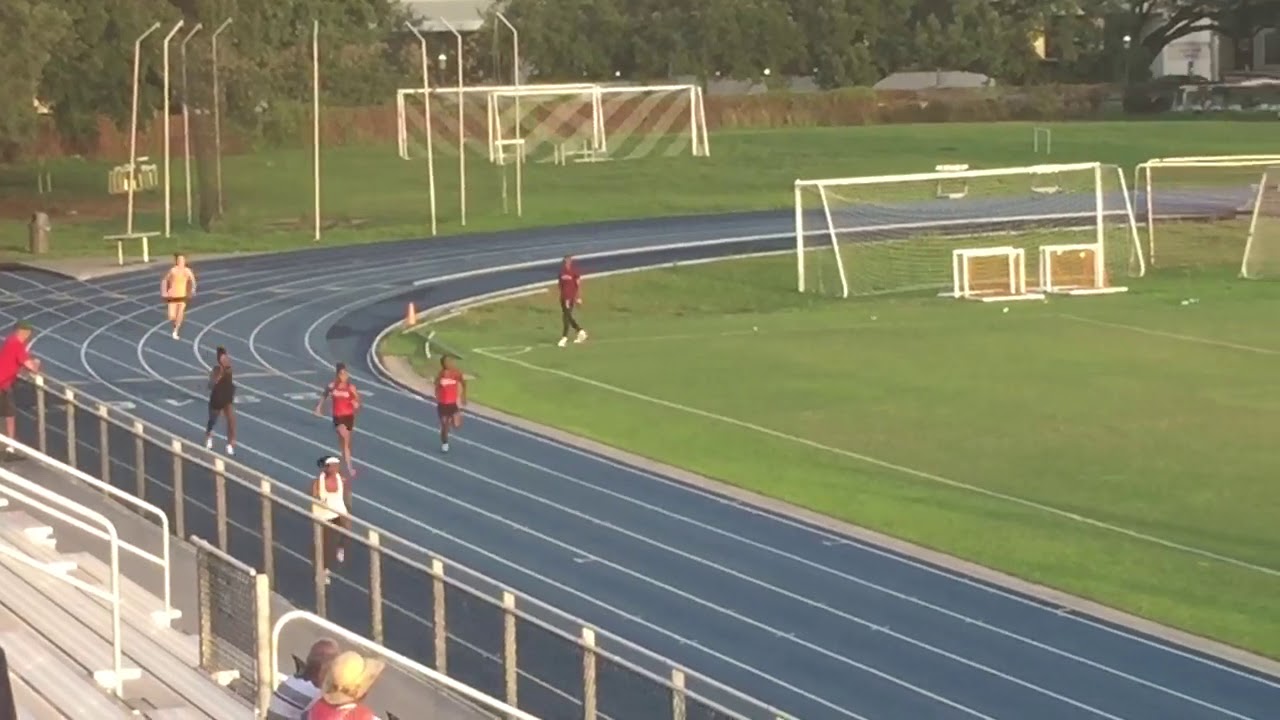 Alexandra Webster Sophomore 200m 25.75 - YouTube