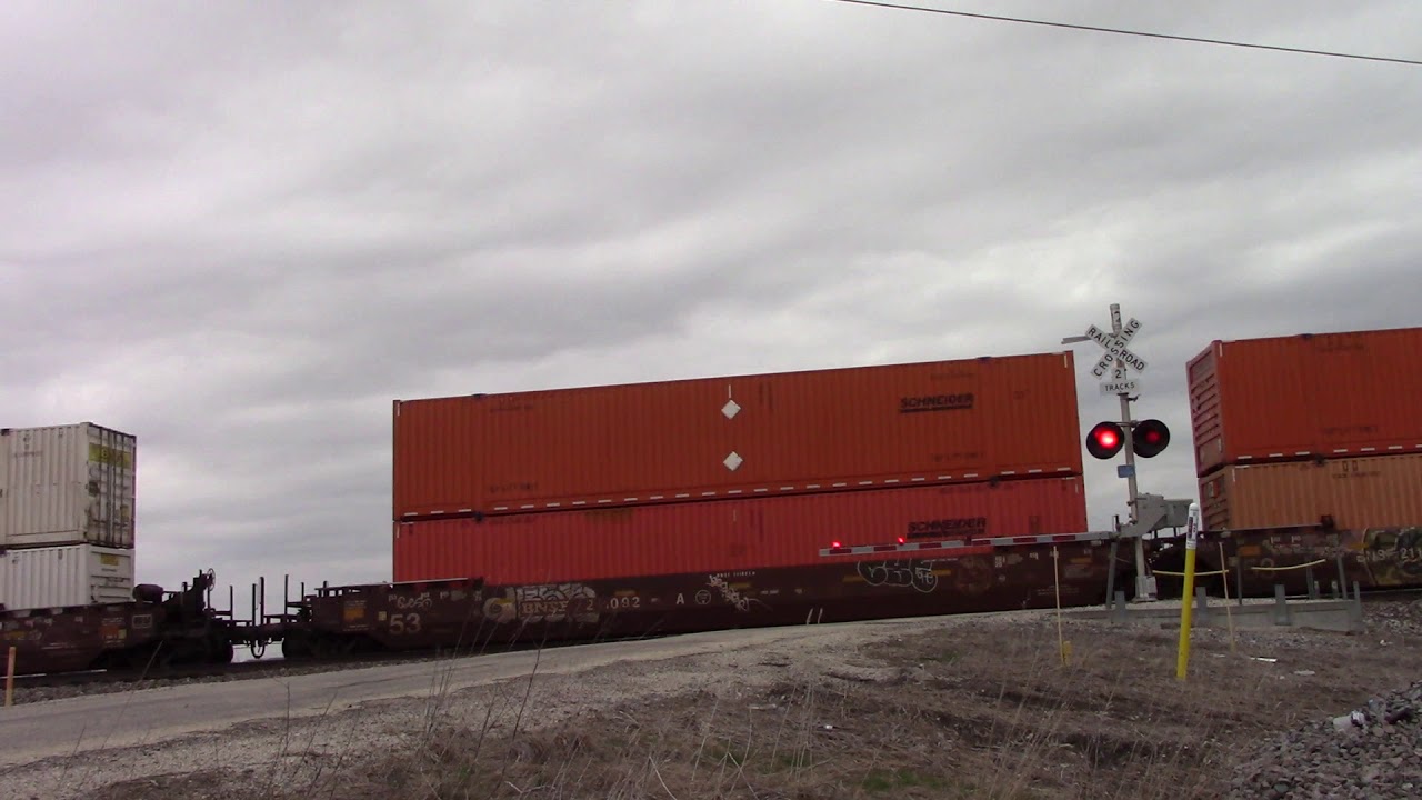 BNSF 5666 West in Mazon, IL 4/6/20 - YouTube