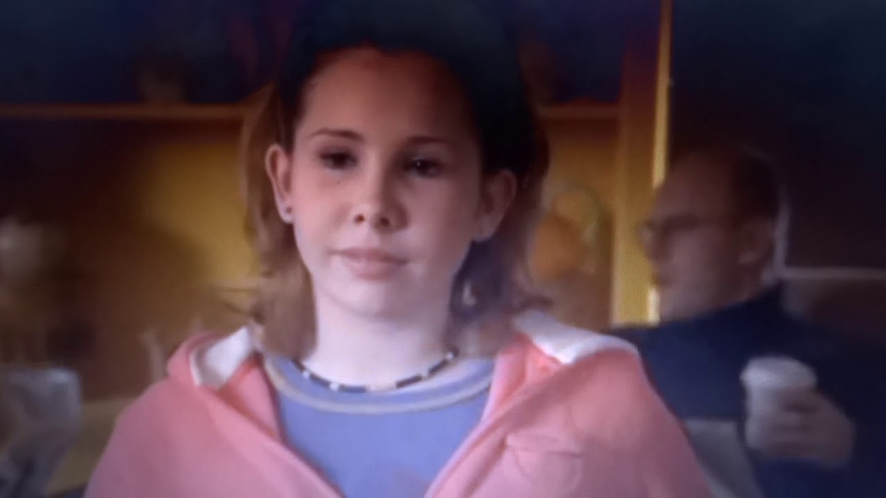 A SCENE FROM SUE THOMAS FB EYE STARRING DEANNE BRAY - YouTube