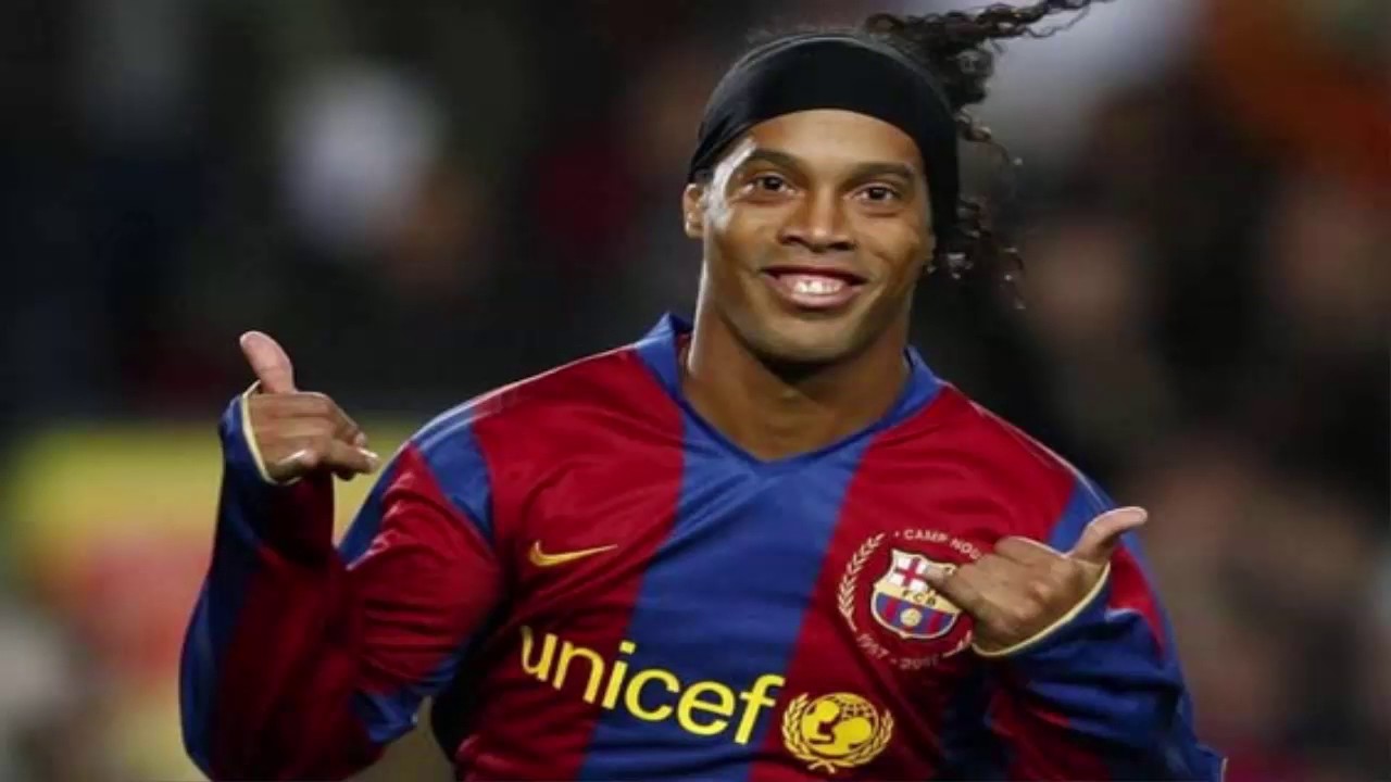 Brazilian Star Ronaldinho is back to FC BARCELONA | - YouTube