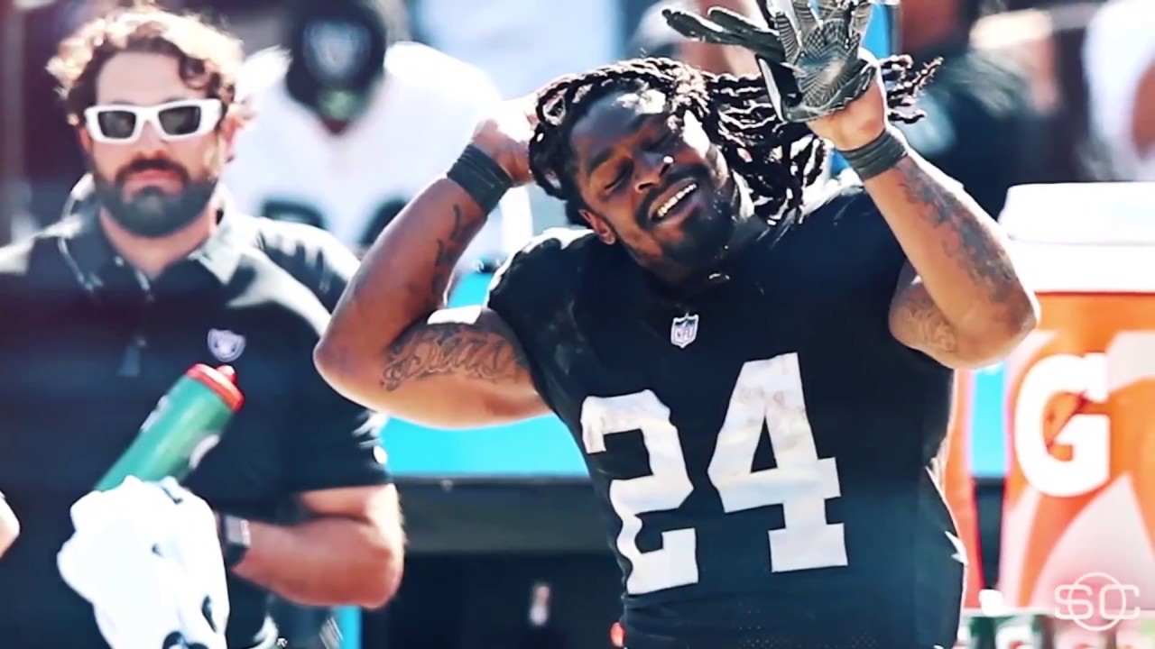 NFL Players dancing to Yer Da Sells Avon - YouTube