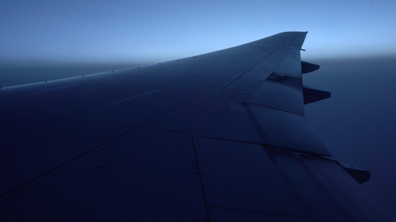 Night Lights — American Airlines Landing Miami — Boeing 777-223ER — MIA ...