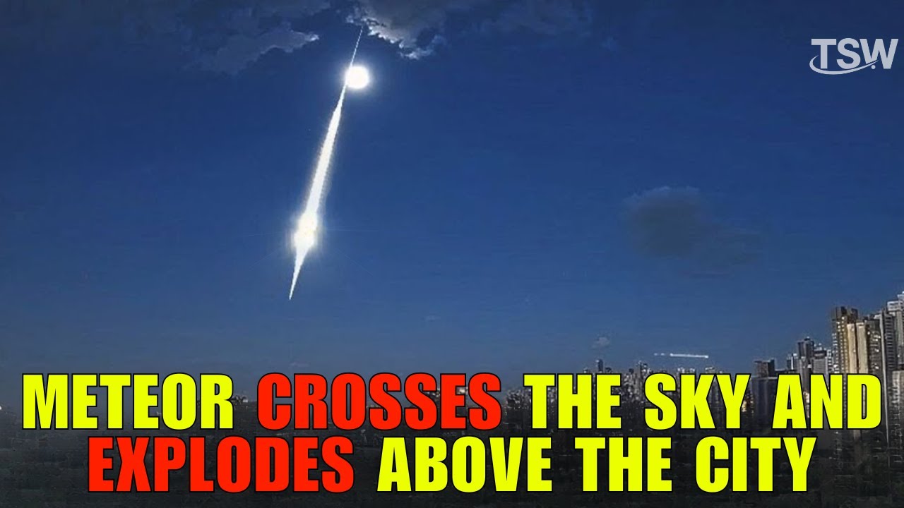 Meteor EXPLODES in the sky Above City! - YouTube