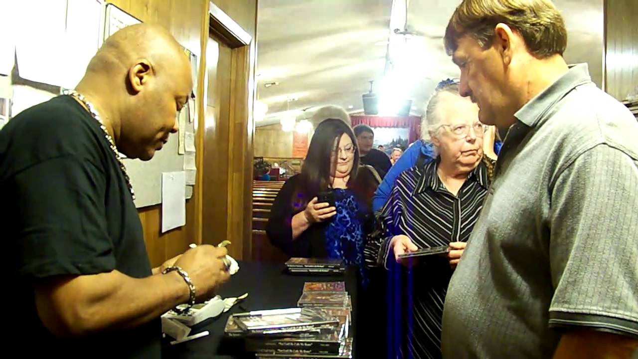 Darrell Luster @ The Record Table - YouTube