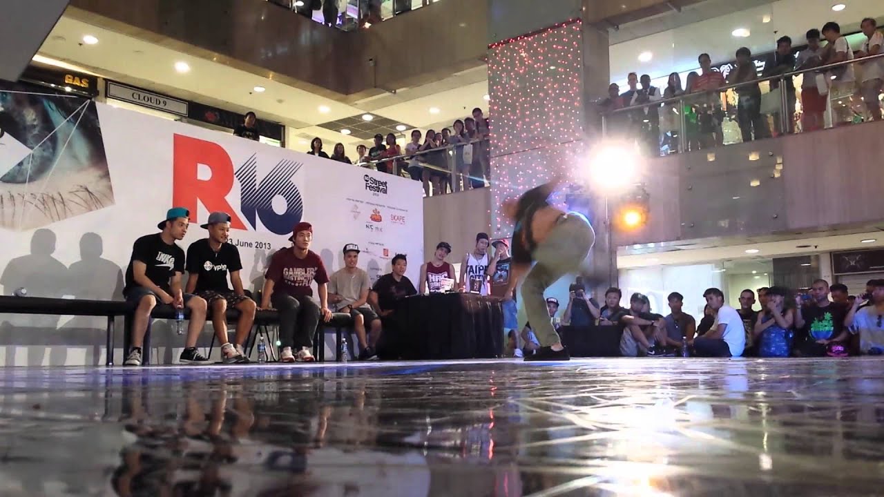 Bboy Morris R16 SINGAPORE 2013 Showcase - YouTube