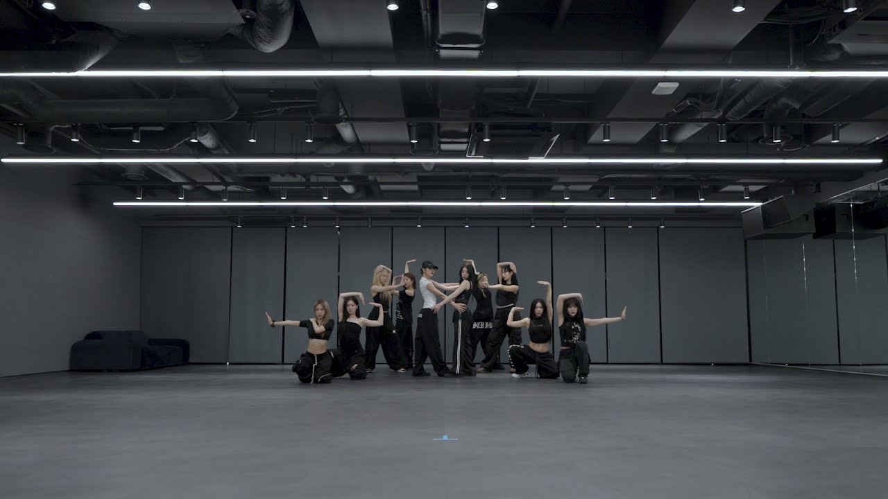 Red Velvet - IRENE & SEULGI 'TILT' Dance Practice