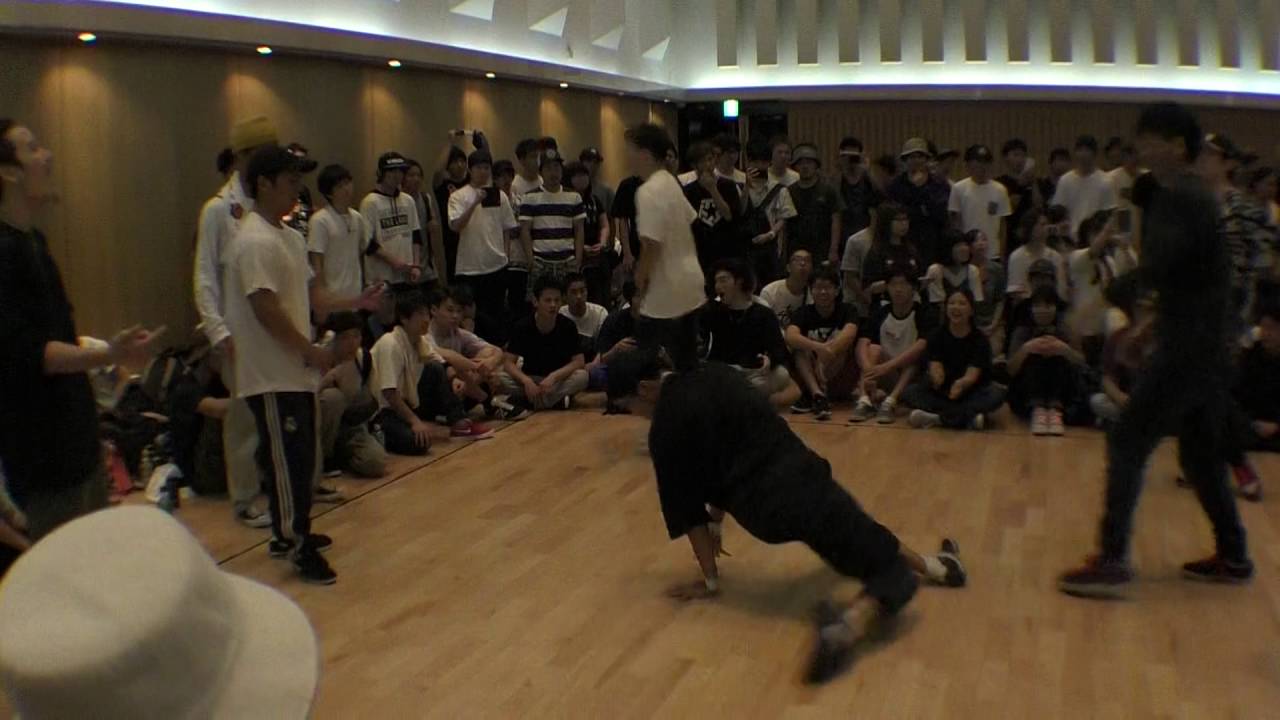 Jamillz vs 岩属性元祖 / 町田バトル vol.12 BREAK DANCE BATTLE - YouTube