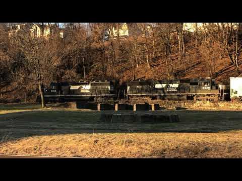 SD40E Trails on NS H65 - YouTube