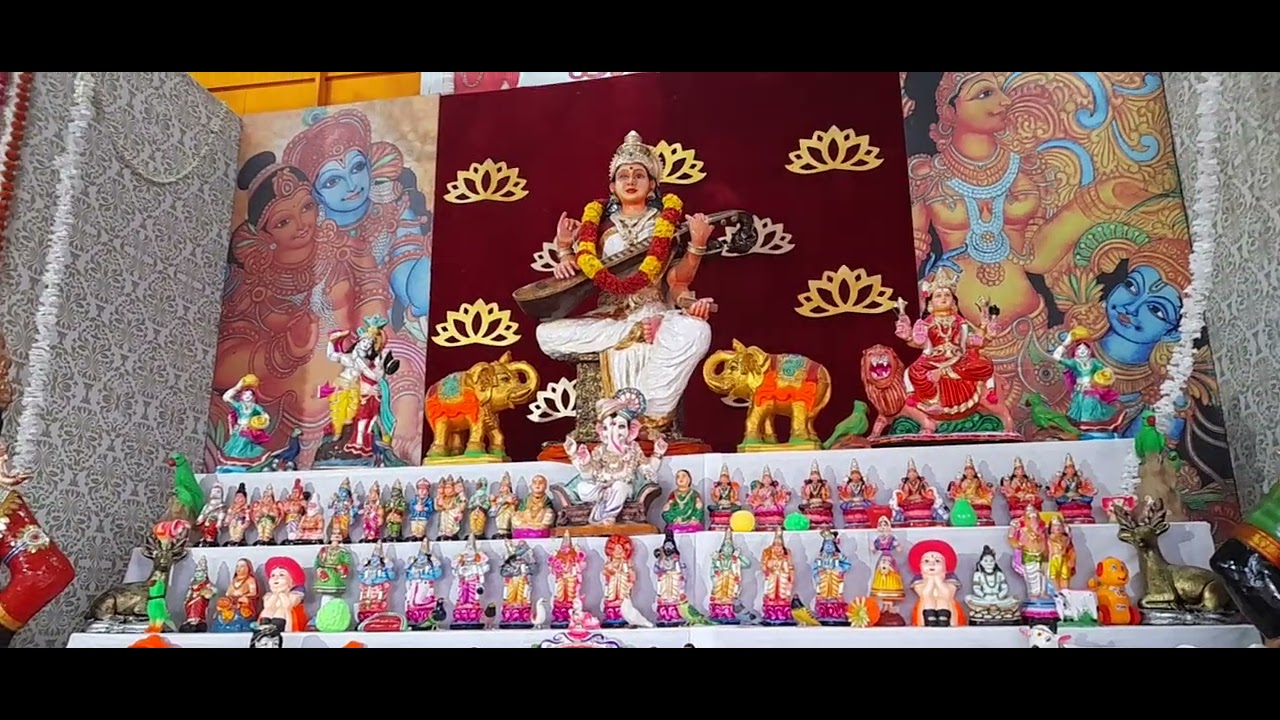 Navaratri Kolu at Palluruthy temple, Cochin - YouTube