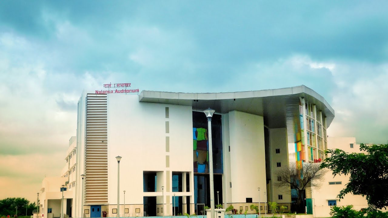 Campus tour of IIT INDORE Part -1 - YouTube