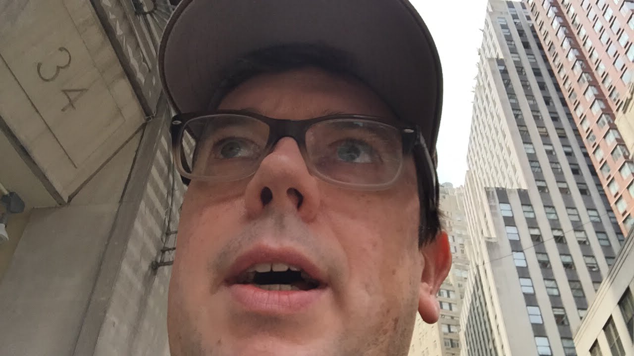 Der Plunder. Warum wir so viel kaufen - YouTube